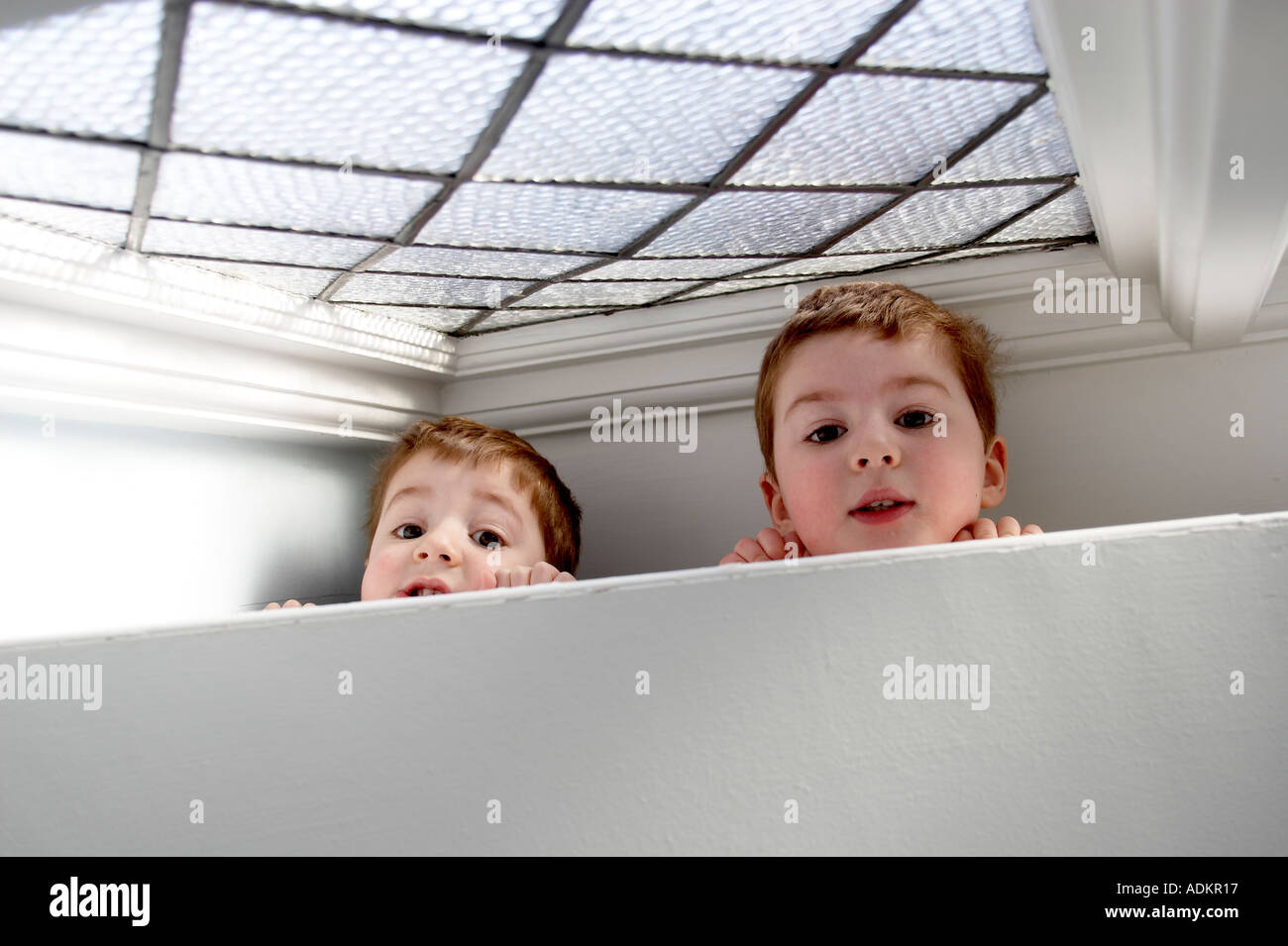 Looking over a wall hi-res stock photography and images - Alamy