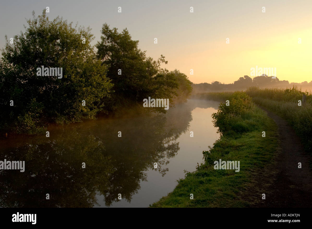 Birmingham and Worcester canal Stock Photo - Alamy