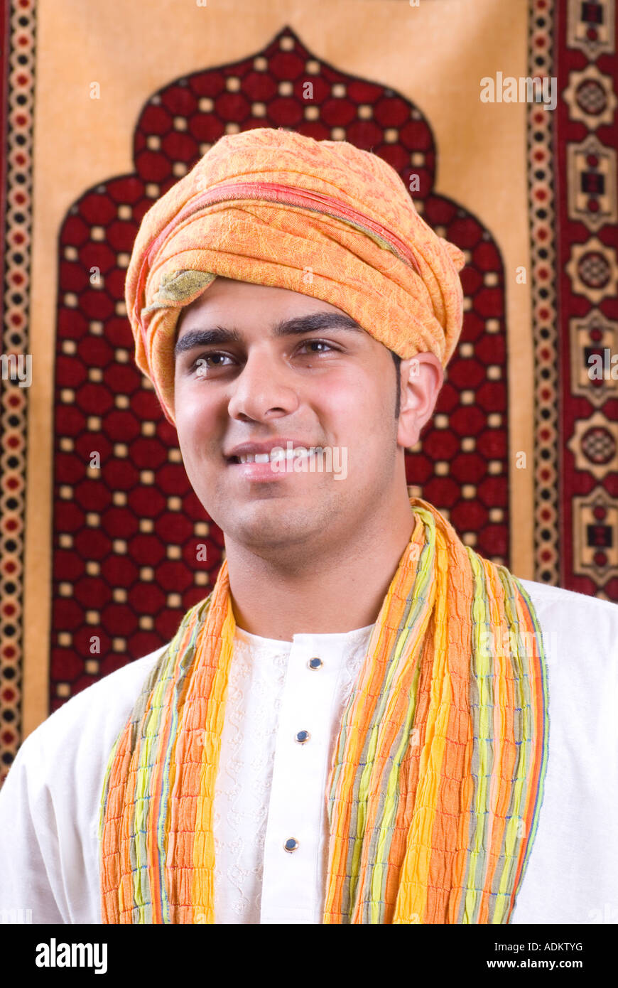Arabic man with traditional outfit looking away Stock Photo - Alamy