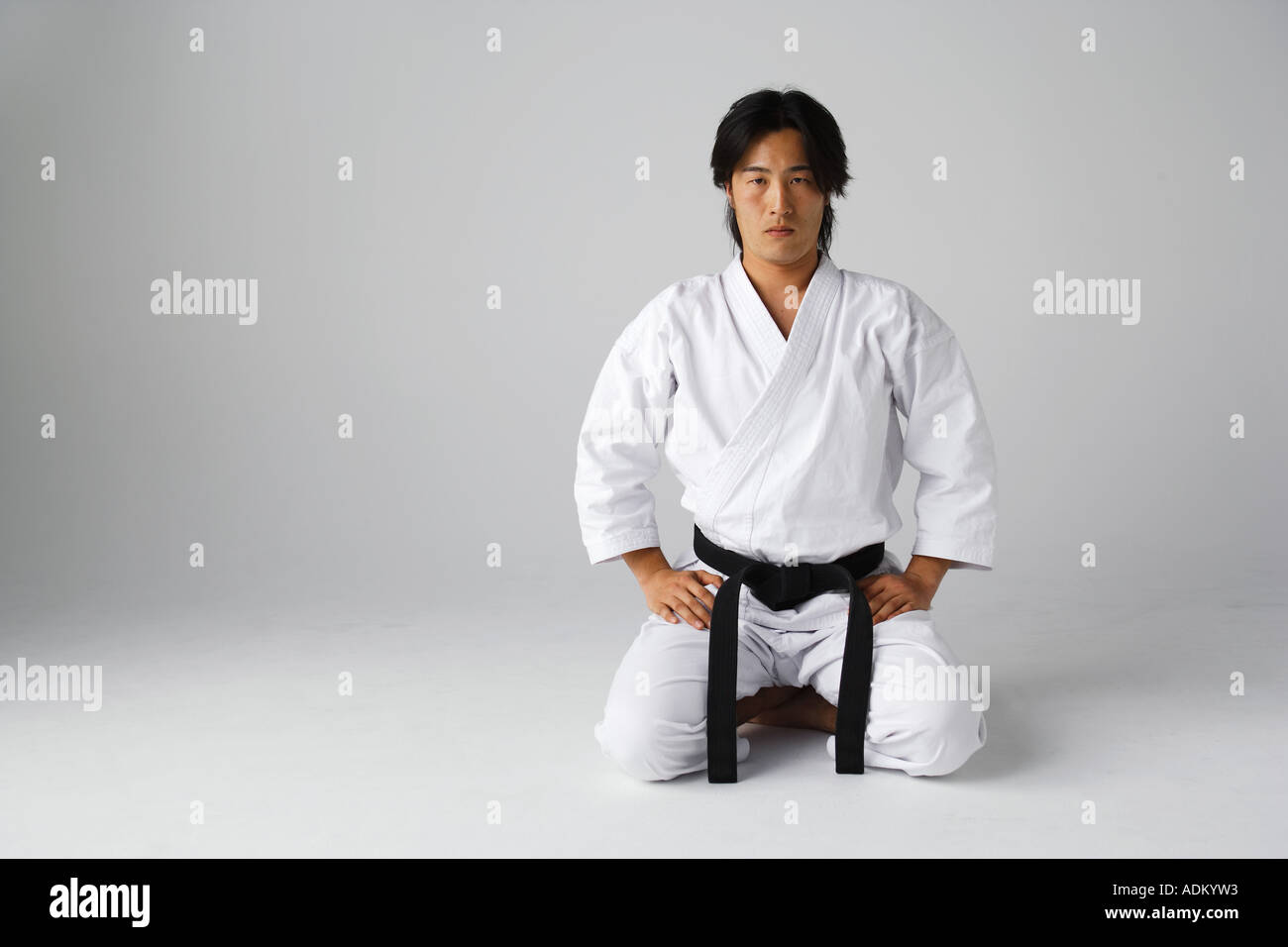 Karate kneeling hi-res stock photography and images - Alamy