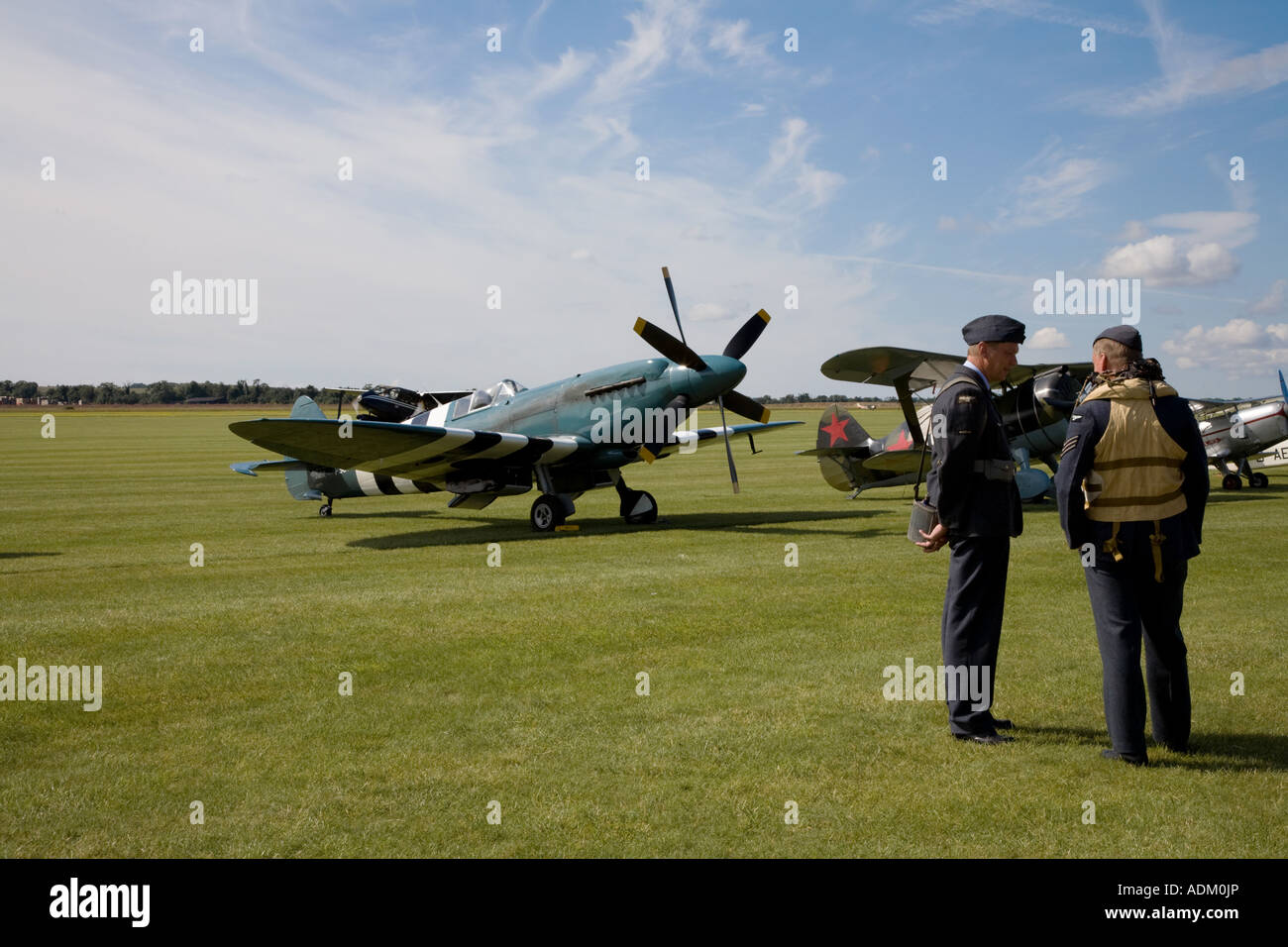 P51 mustang flying legends duxford hi-res stock photography and images ...