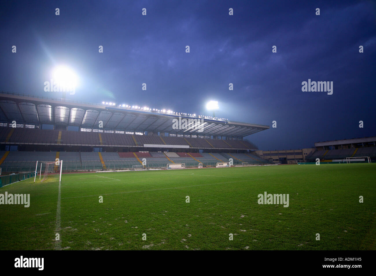 Stadium At Night Stock Photo - Alamy
