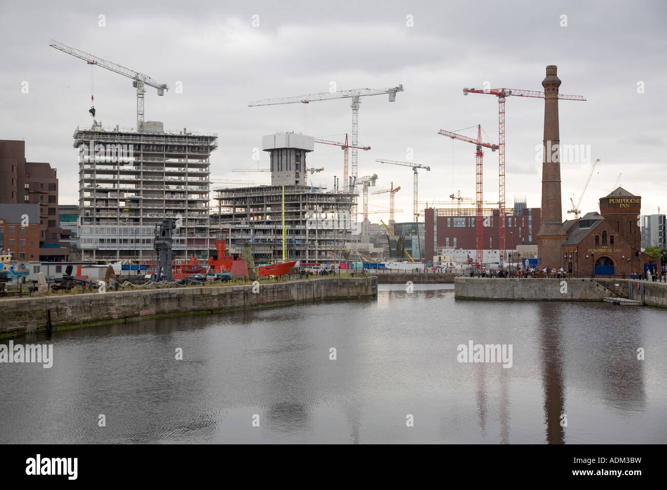 Liverpool Dock Cranes High Resolution Stock Photography and Images - Alamy