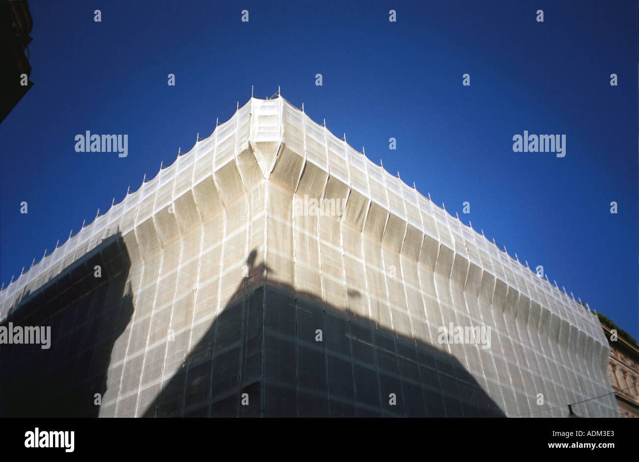 Mesh covering building scaffolding hi-res stock photography and images ...