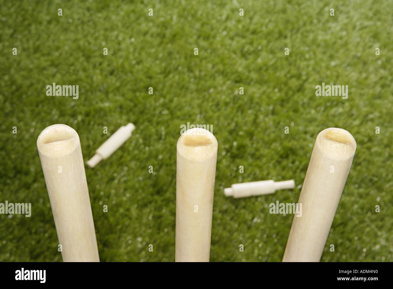 Cricket stumps and ball hi-res stock photography and images - Alamy