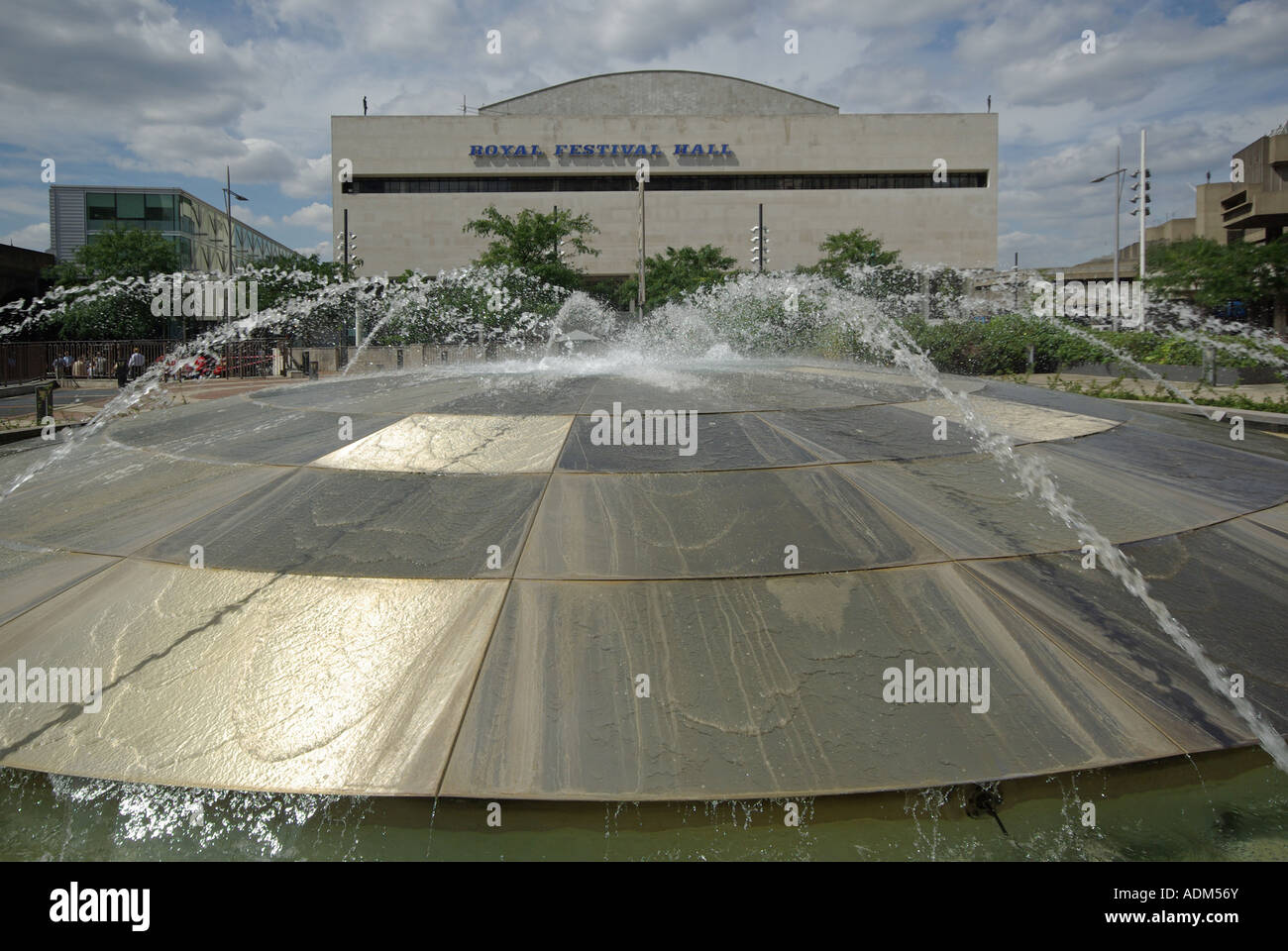 Water fountains royal festival hall hi-res stock photography and images ...