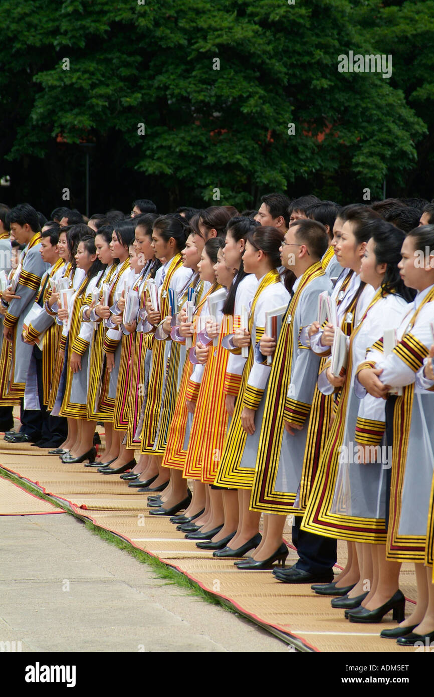 Thailand university student graduation hi-res stock photography and ...