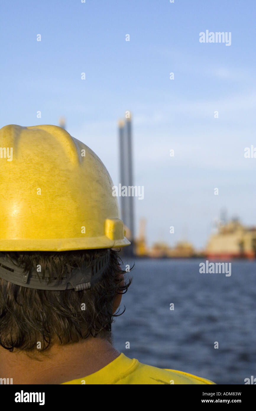 Offshore personnel hi-res stock photography and images - Alamy
