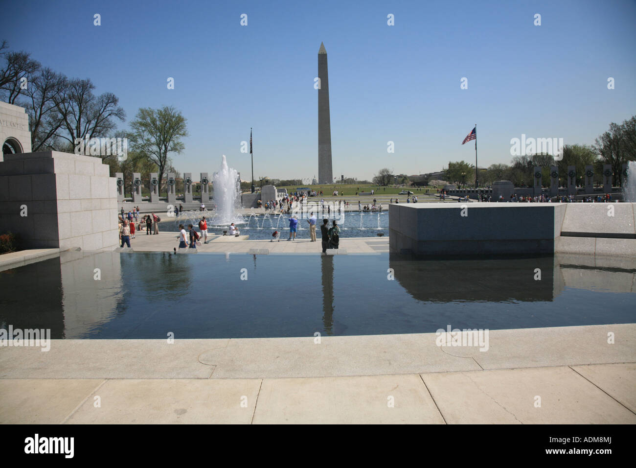 World War two memorial and Washington Monument, Washington DC, USA ...