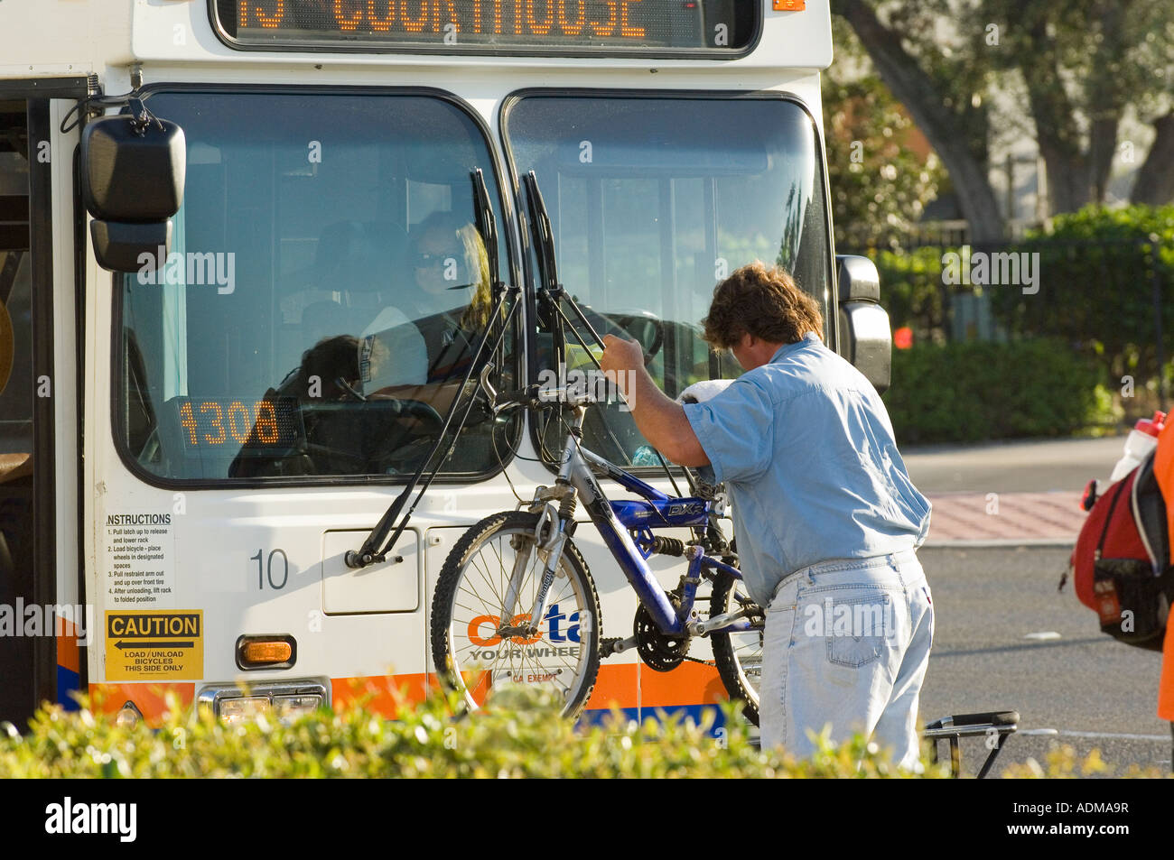Octa bus hi-res stock photography and images - Alamy