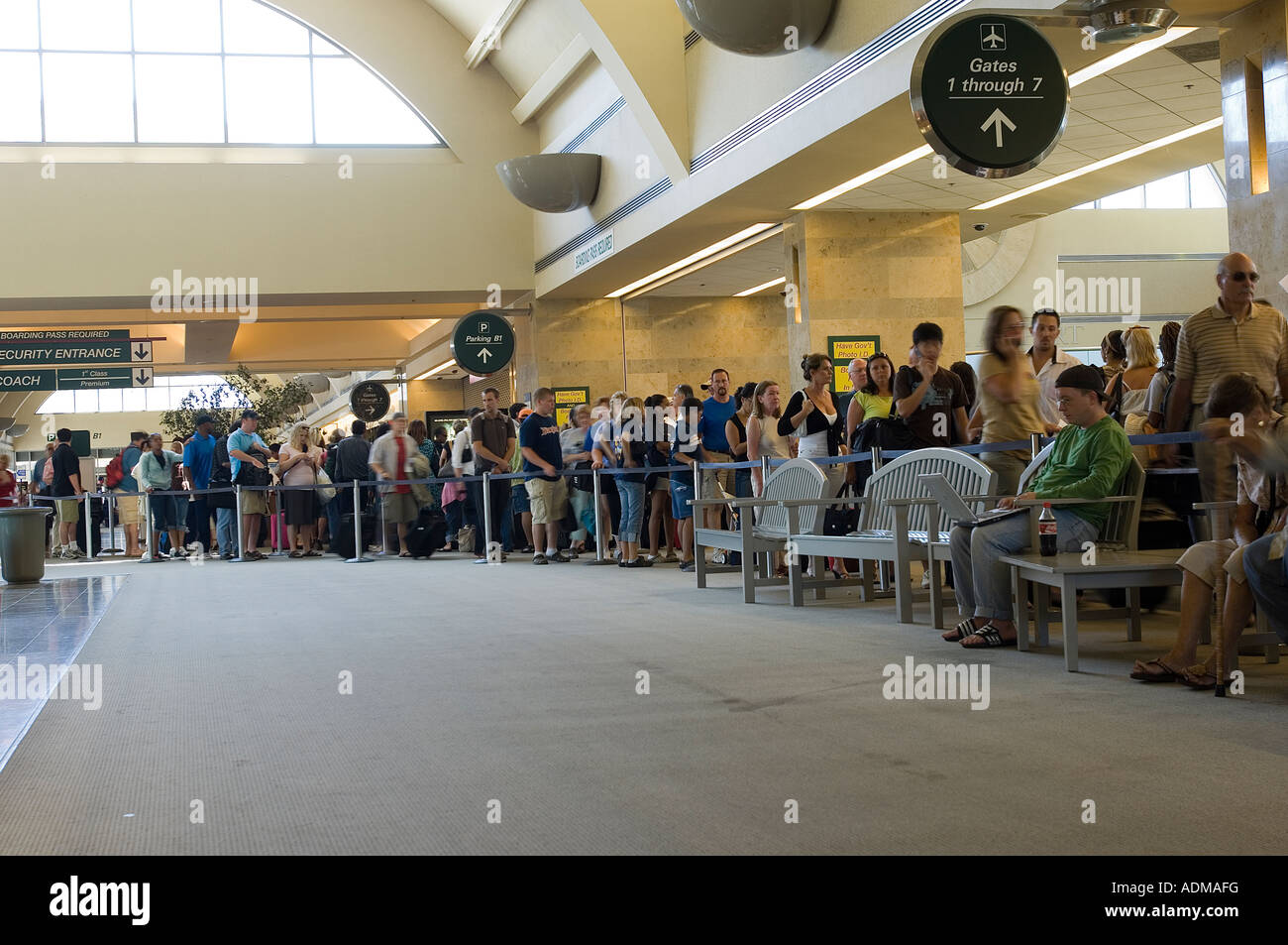 Tsa security queue hi-res stock photography and images - Alamy