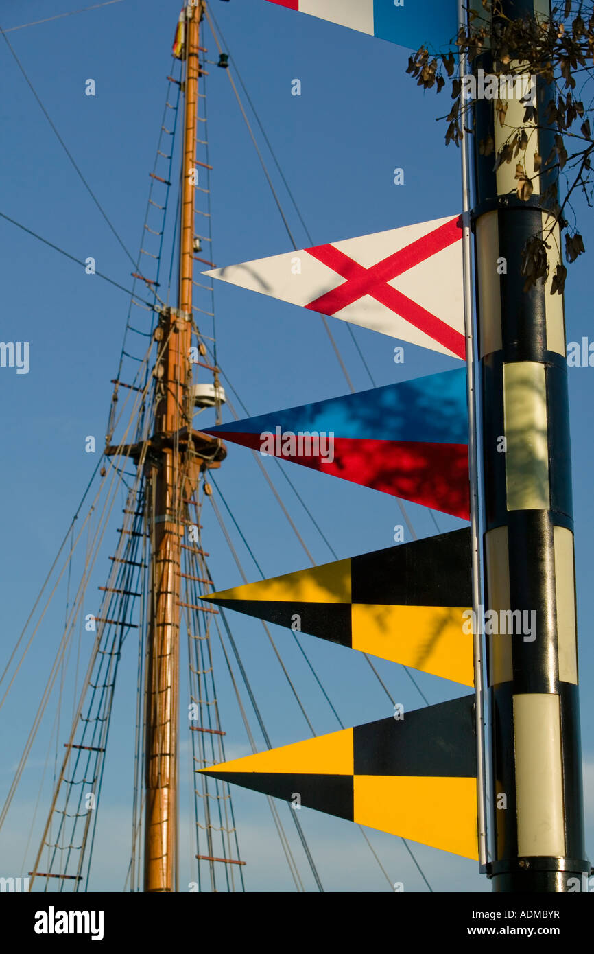 Signal flags hi-res stock photography and images - Alamy