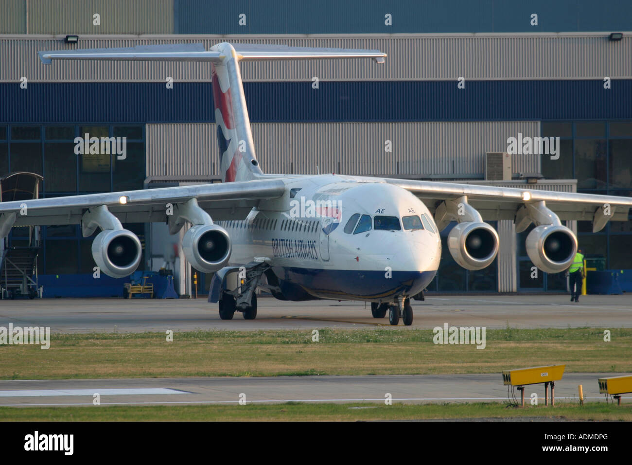 The british airways avro rj100 aircraft hi-res stock photography and ...