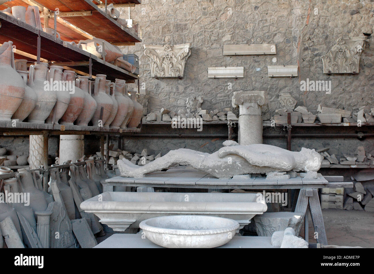 Body plaster cast hi-res stock photography and images - Alamy