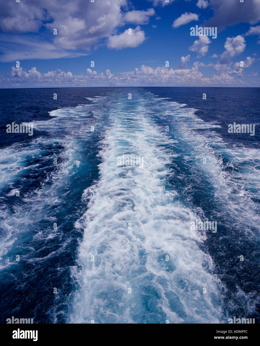 WAKE ATLANTIC OCEAN Stock Photo - Alamy