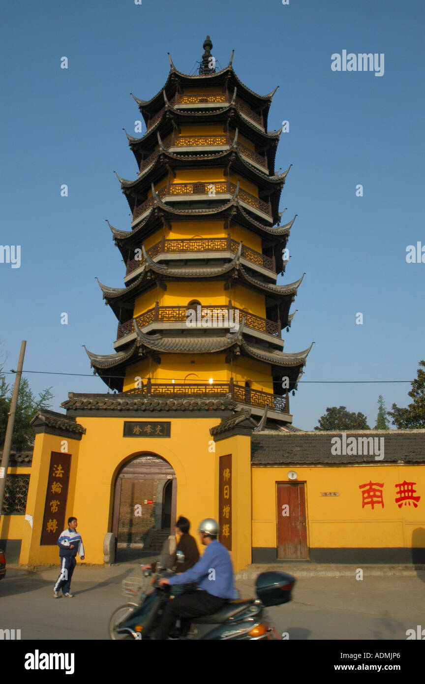 Yangzhou temple hi-res stock photography and images - Alamy