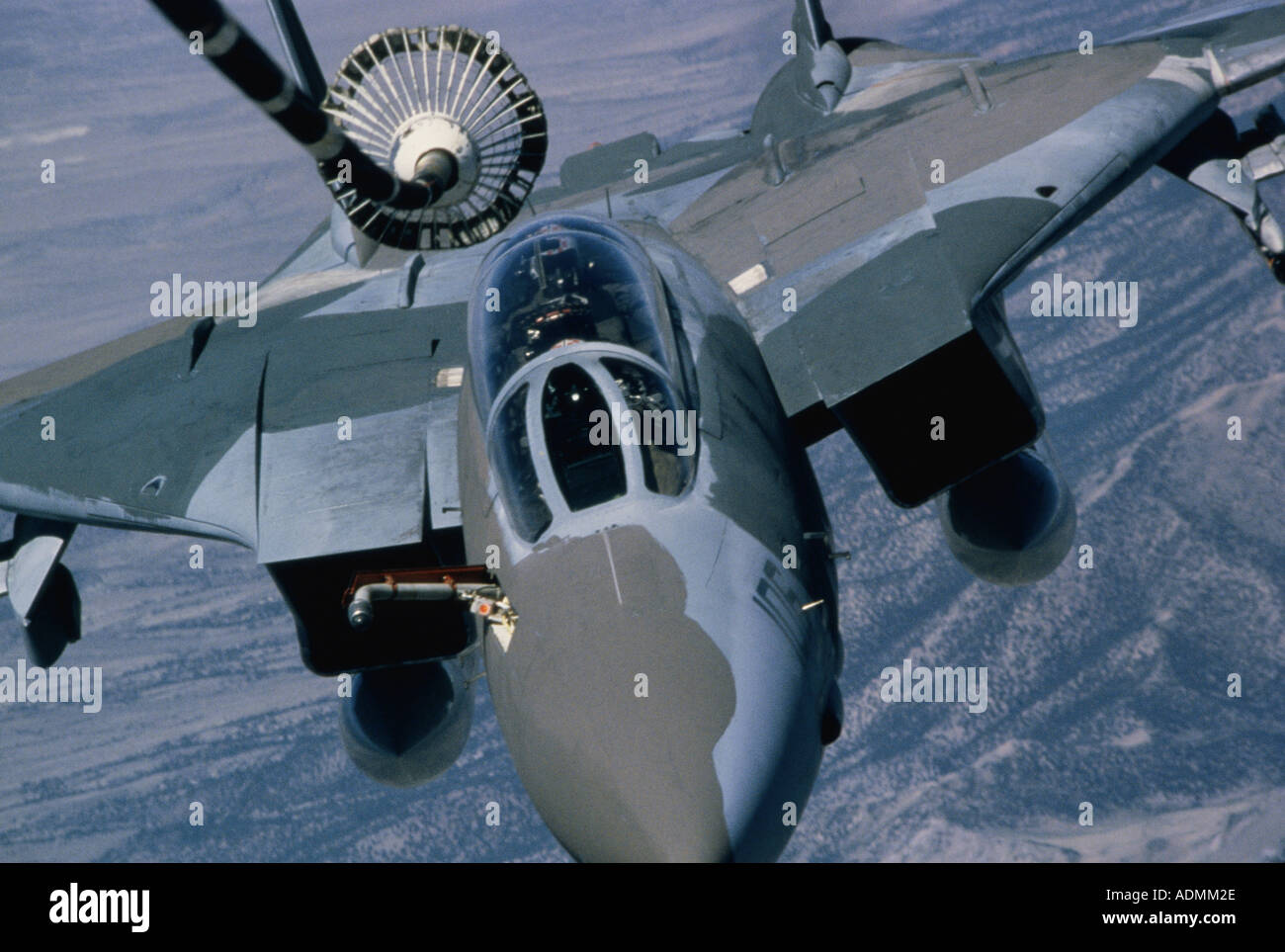 Inflight refueling hi-res stock photography and images - Alamy