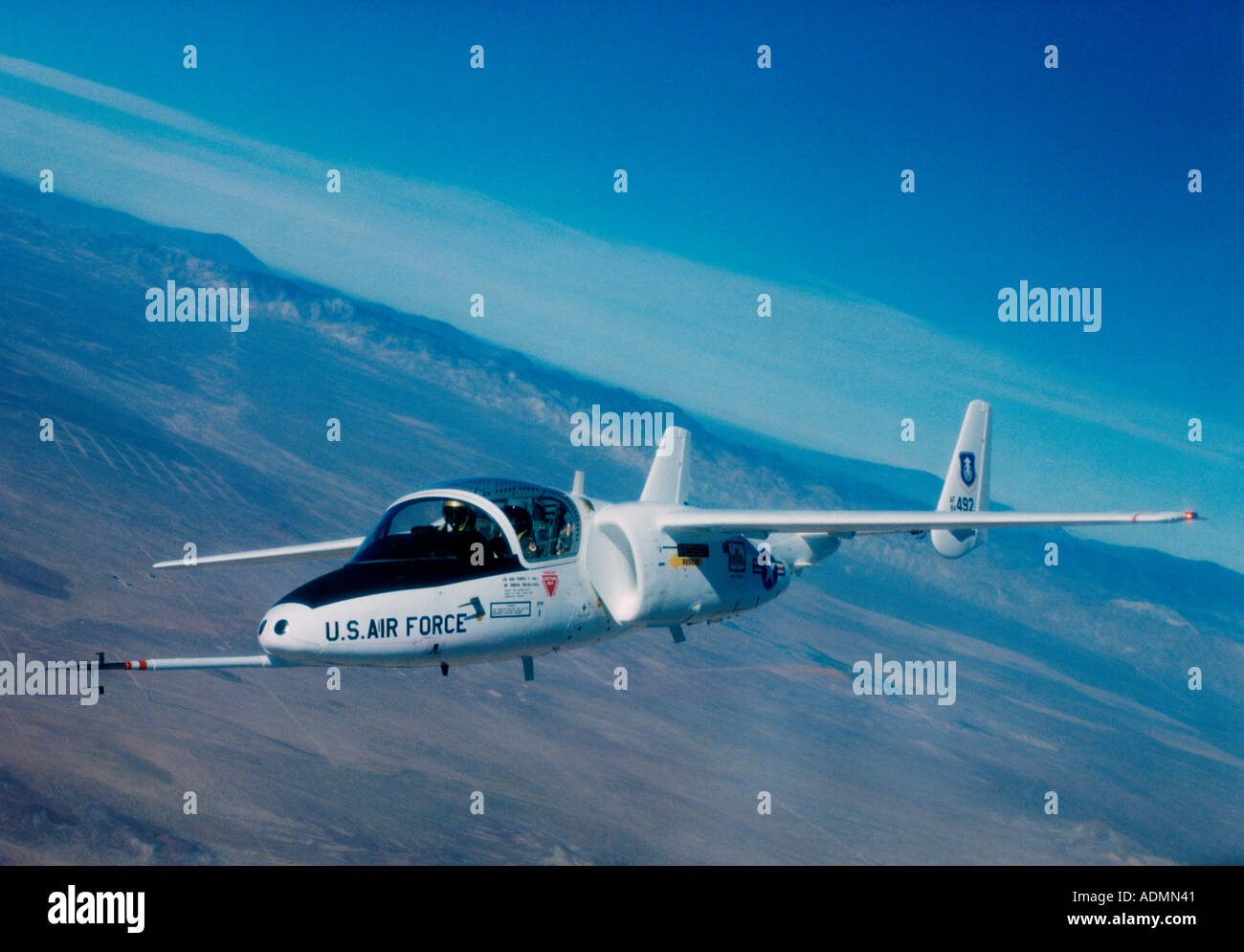 Aircraft in flight hi-res stock photography and images - Alamy