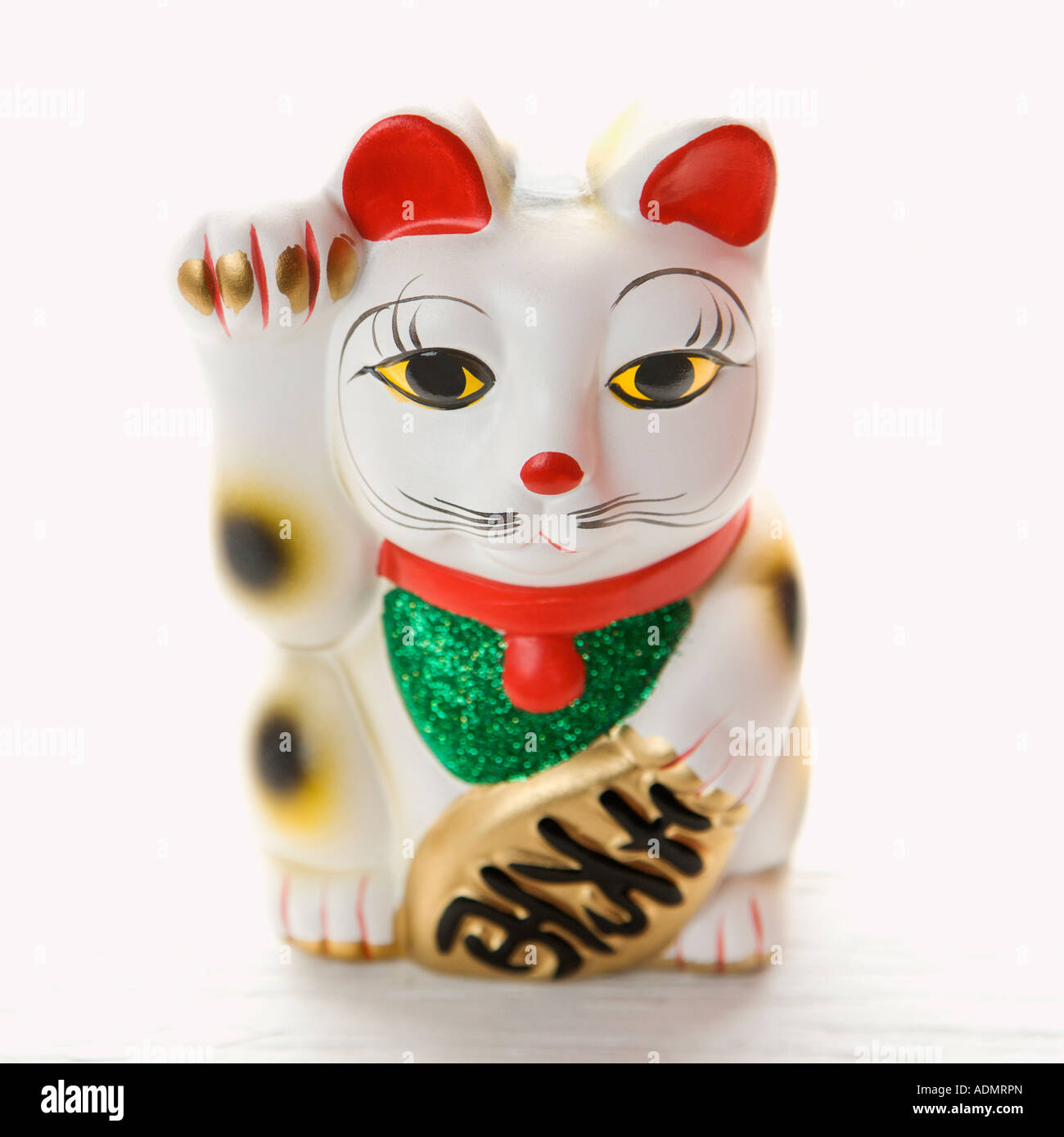 Japanese lucky cat figurine Stock Photo - Alamy