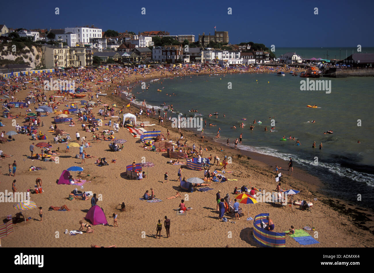 The beach at Broadstairs on the south coast of Kent with holiday makers ...