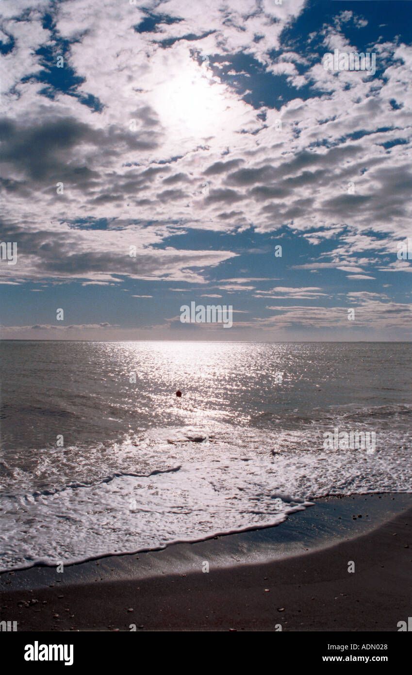 Wave coming in shore new hi-res stock photography and images - Alamy