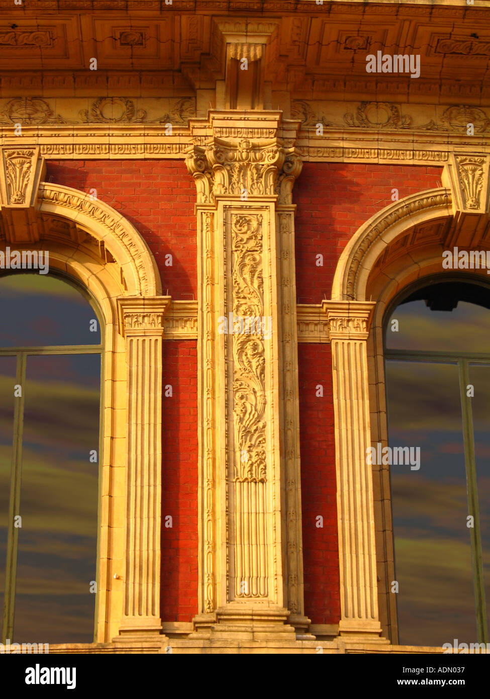 Windows royal albert hall hi-res stock photography and images - Alamy