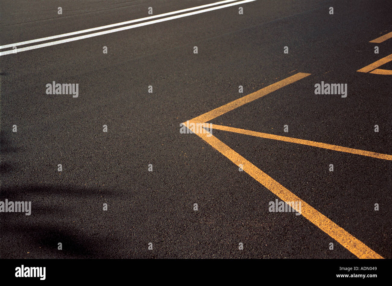 yellow road markings Stock Photo - Alamy