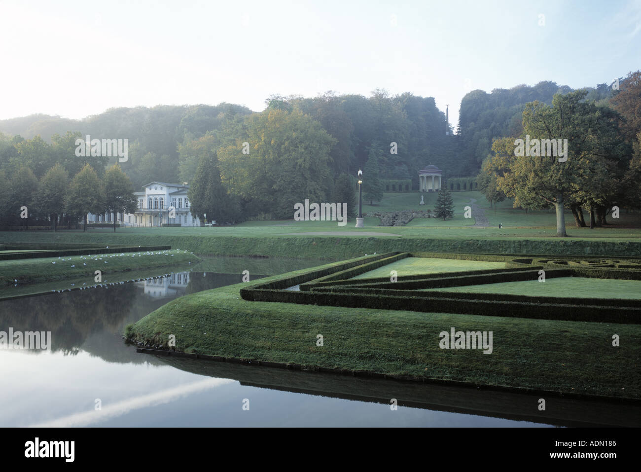 Kleve, Museum Kurhaus und Amphittheater, Blick über den Kanal nach ...