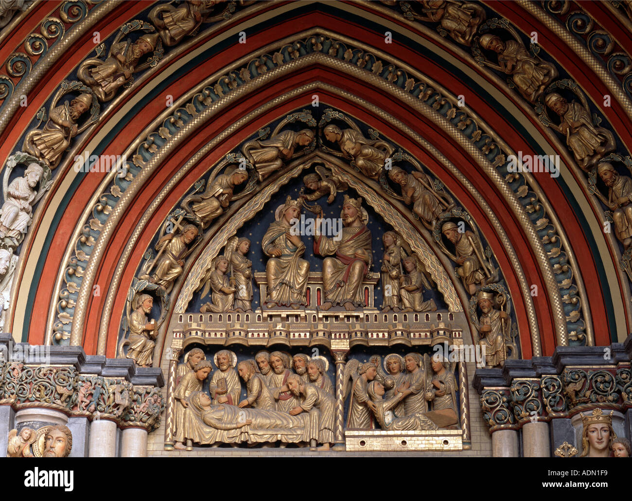 Maastricht, St.Servatius, Bergportal, Tympanon mit Szenen aus dem Leben ...