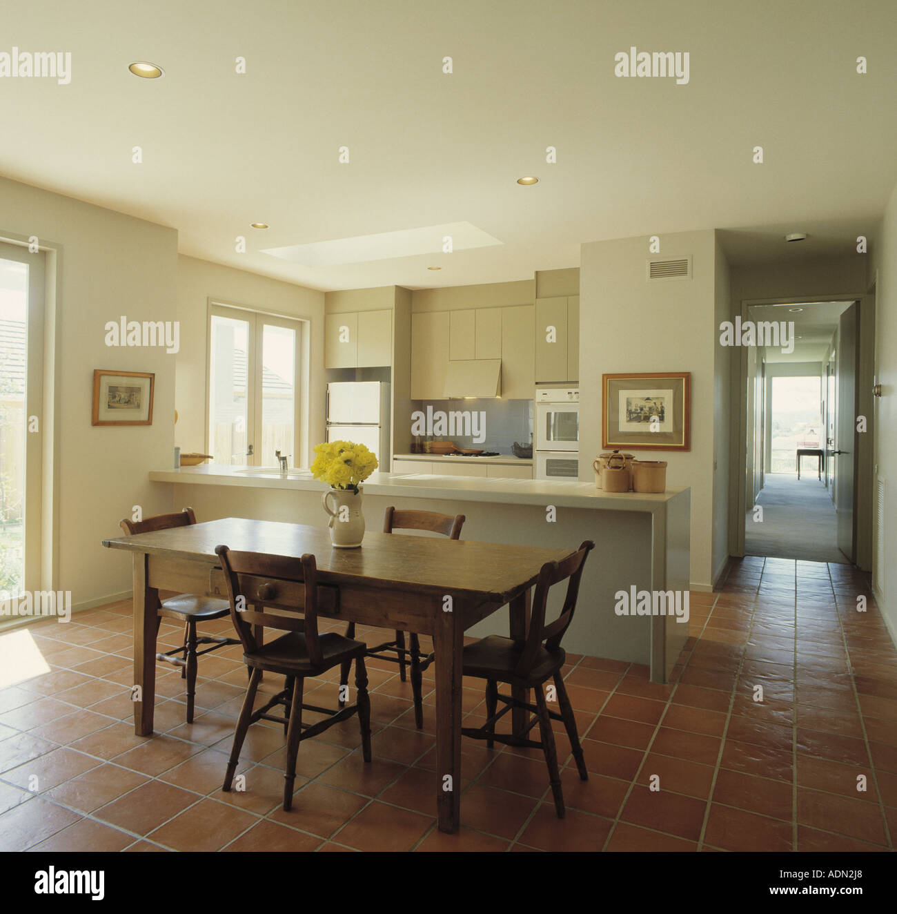 Modern kitchen and dining area hi-res stock photography and images - Alamy