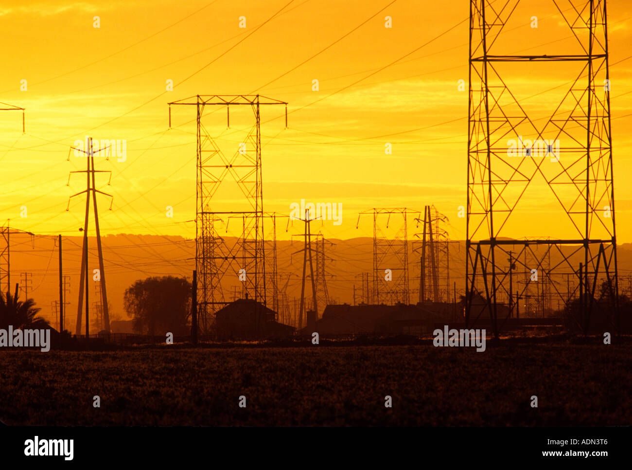 Sunset over telephone wires hi-res stock photography and images - Alamy