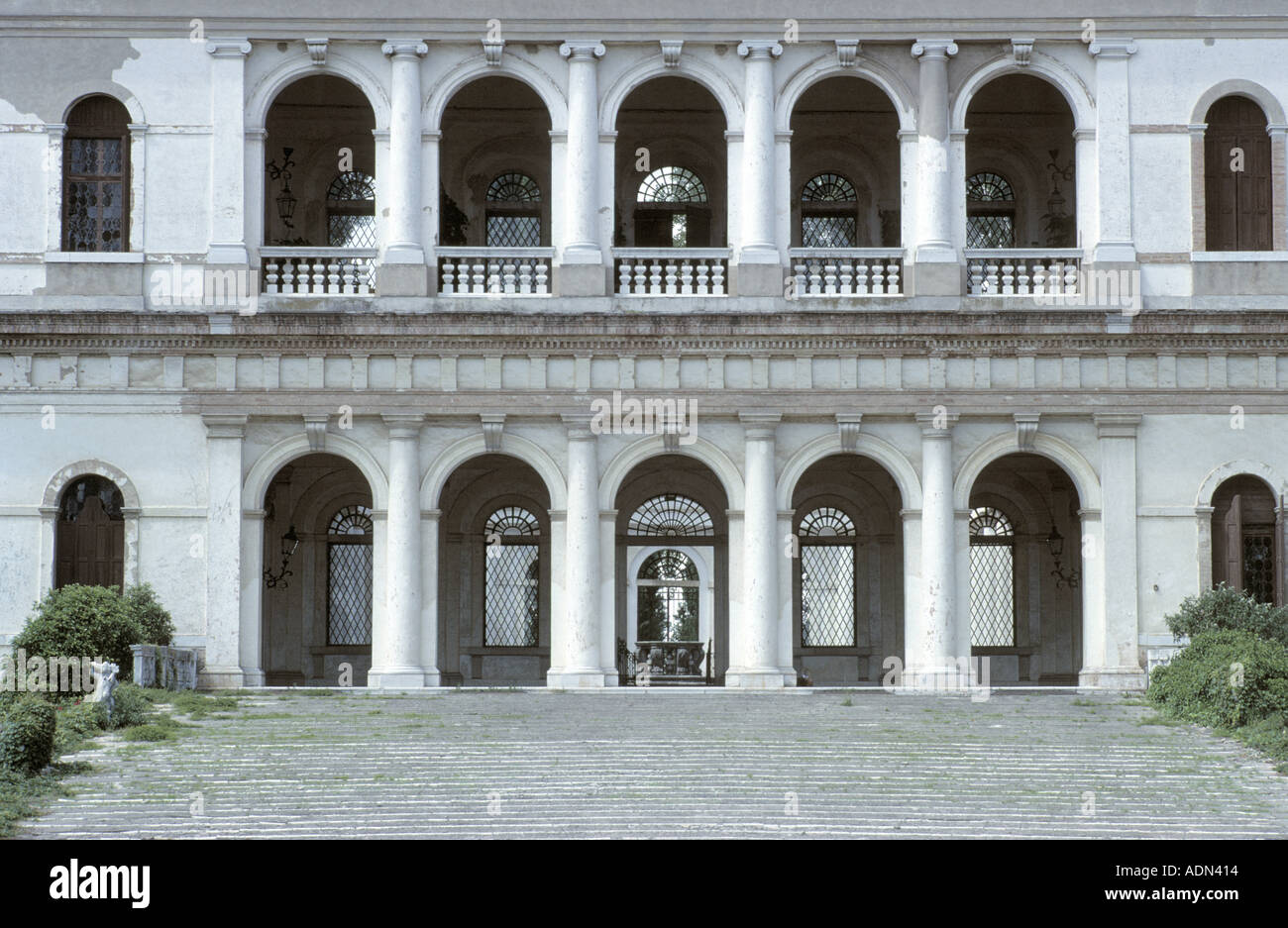 Pontecasale di Candiana, Villa Garzoni, Fassadengeschosse im Mittelteil Stock Photo - Alamy