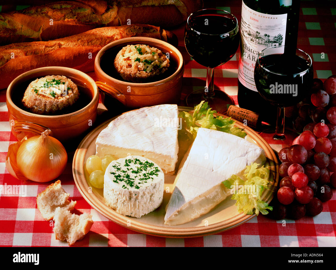 FRENCH TABLE SETTING Stock Photo - Alamy
