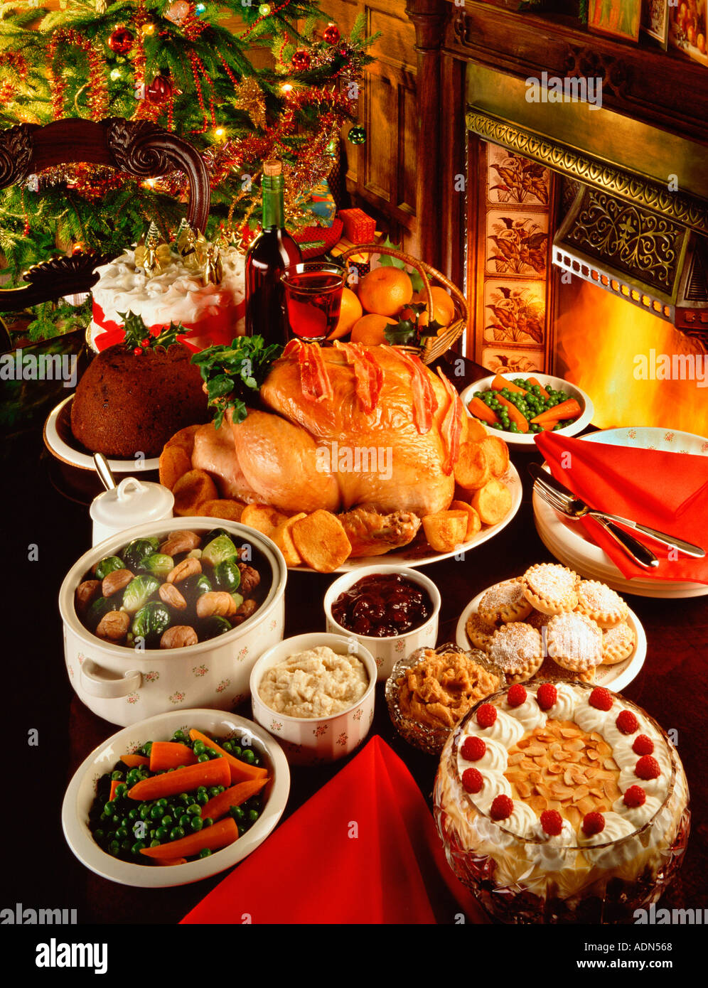 Christmas dinner turkey trimmings hi-res stock photography and images ...