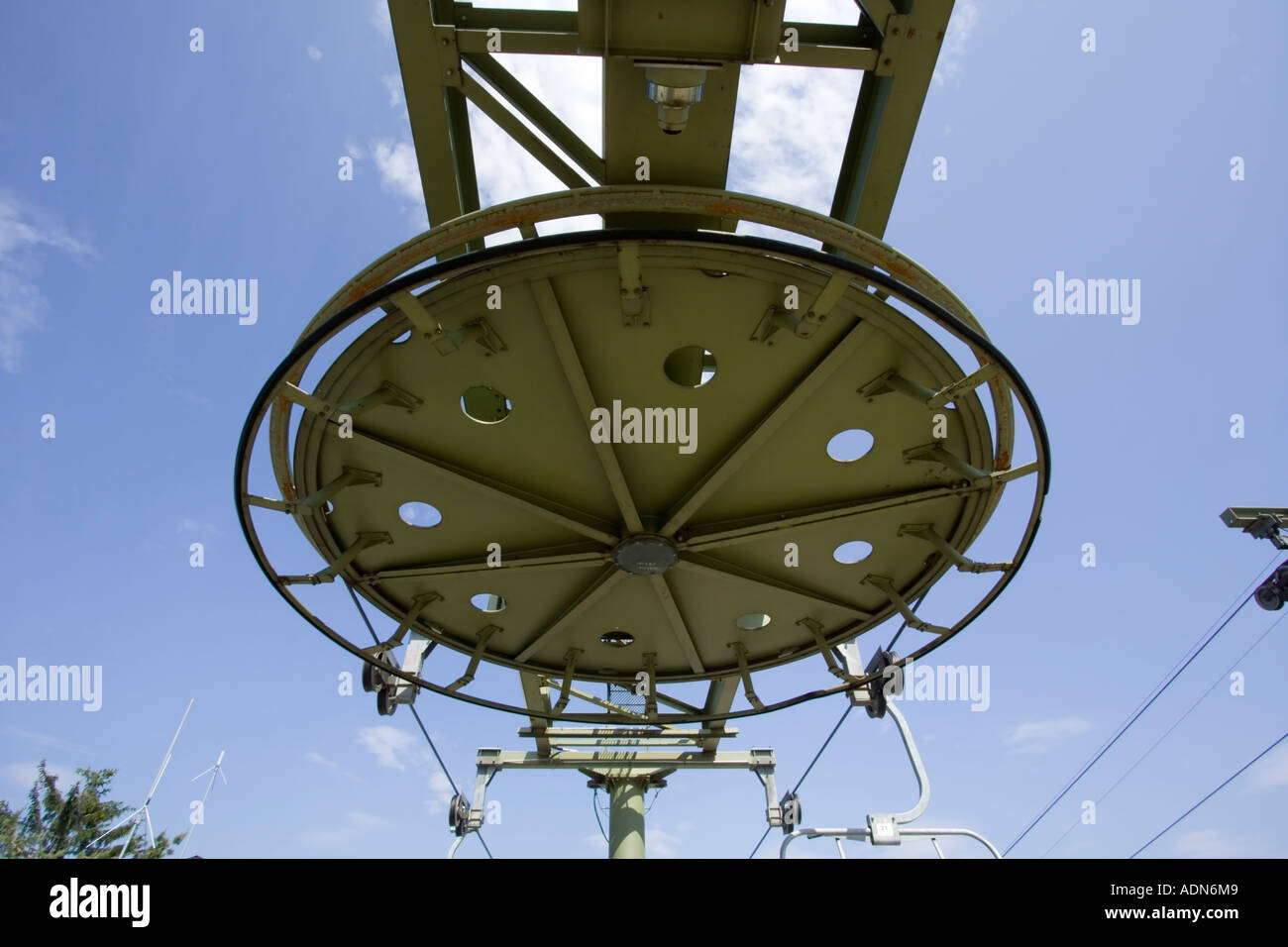 Mechanic ski lift hi-res stock photography and images - Alamy