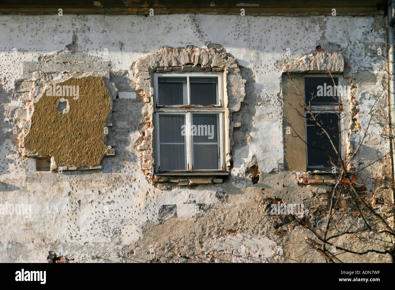 Abandoned tenements hi-res stock photography and images - Alamy