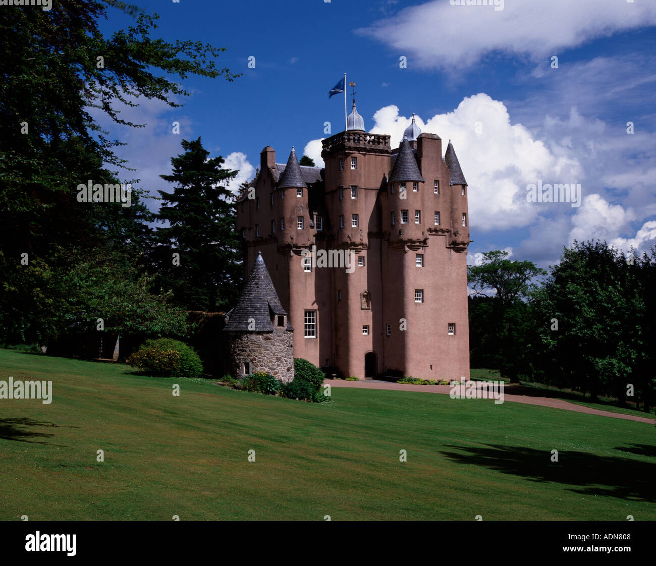 Scotland craigievar castle hi-res stock photography and images - Alamy