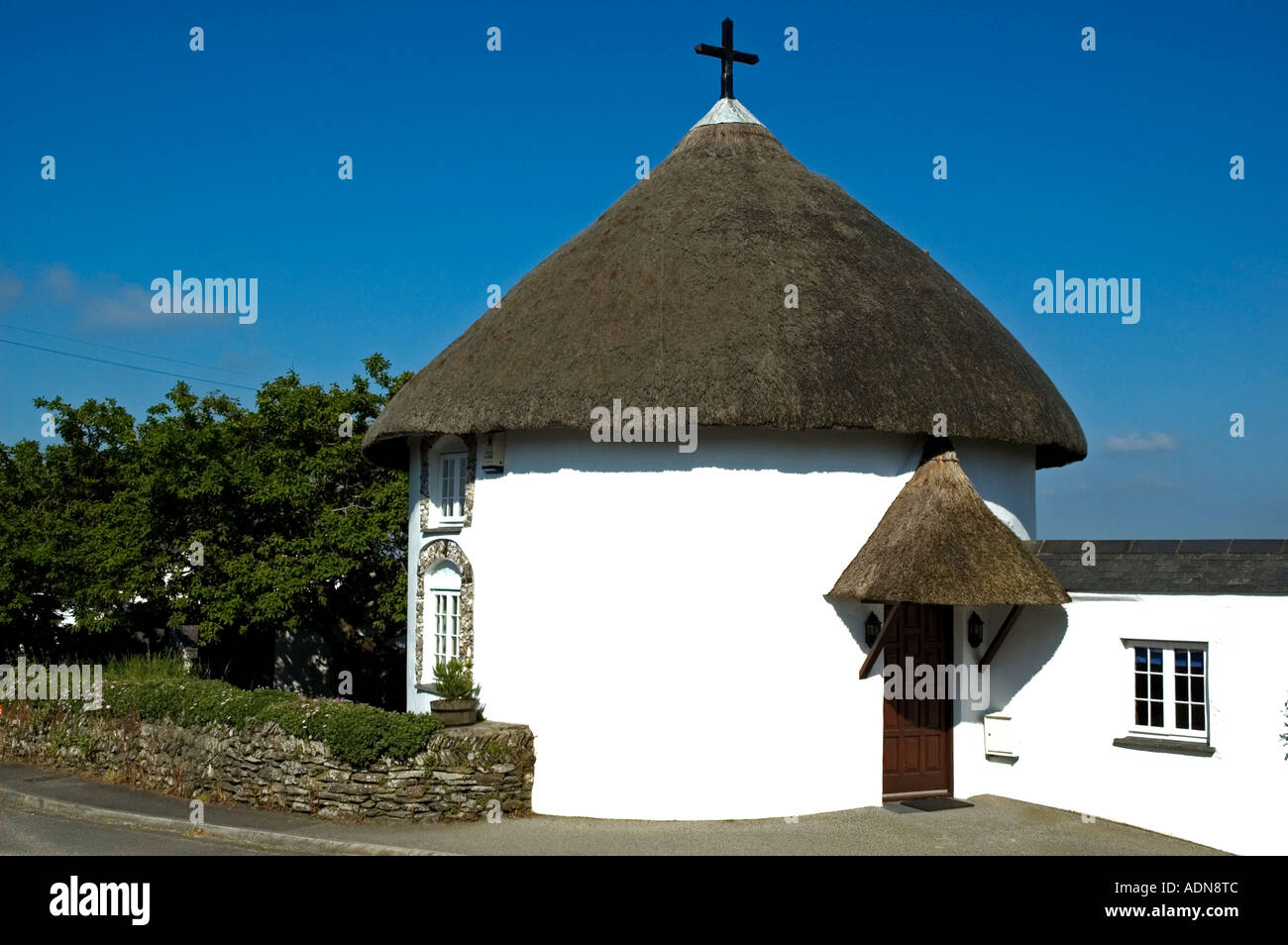 Veryan roundhouses hi-res stock photography and images - Alamy