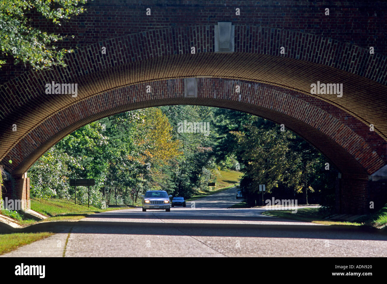 Colonial parkway hi-res stock photography and images - Alamy