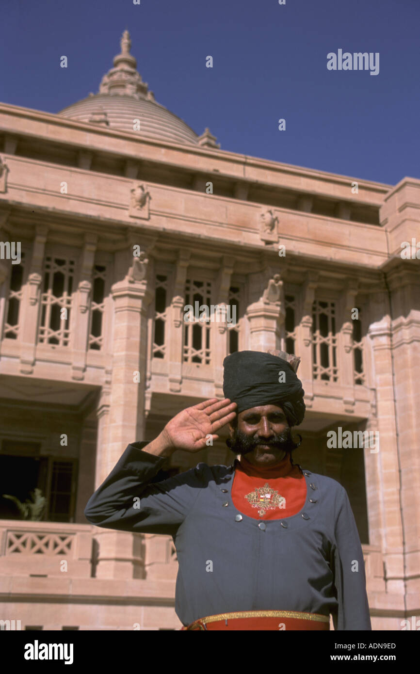 India saluting man hi-res stock photography and images - Alamy