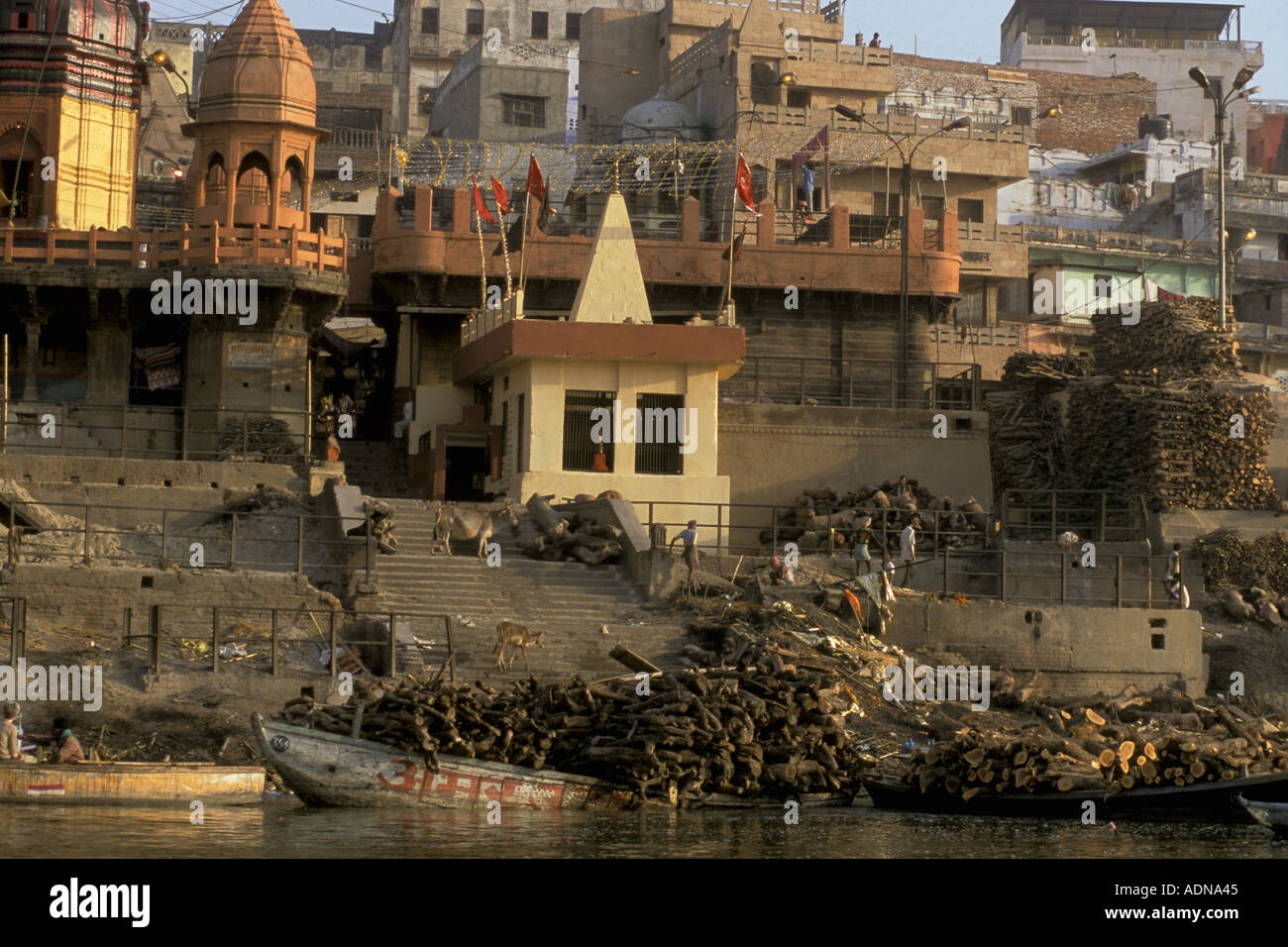 Funeral pyre ganges river hi-res stock photography and images - Alamy