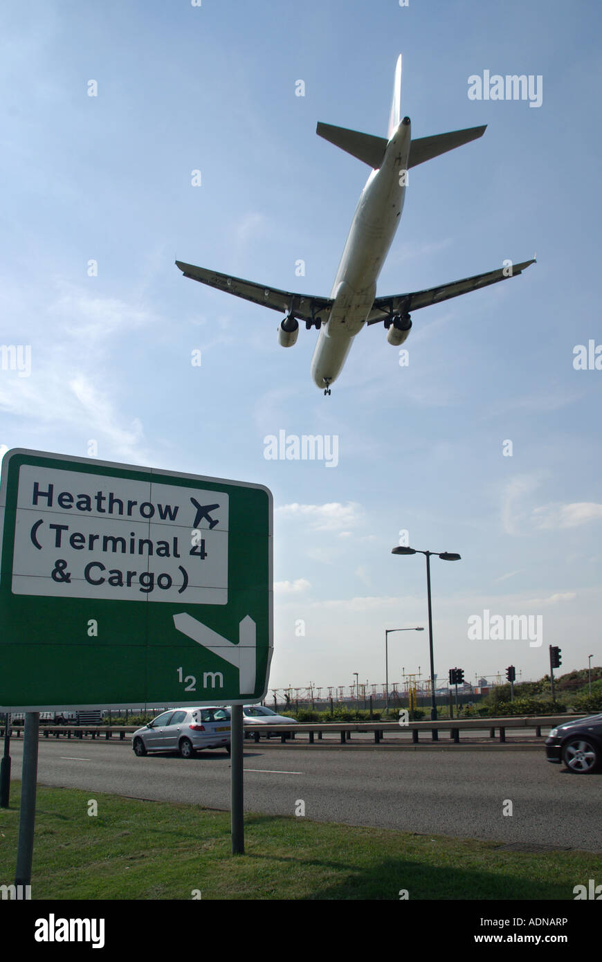 Airport road sign hi-res stock photography and images - Alamy