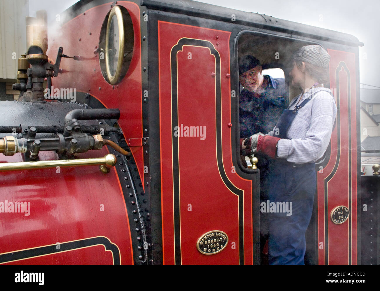 Engine driver fireman steam locomotive hi-res stock photography and ...