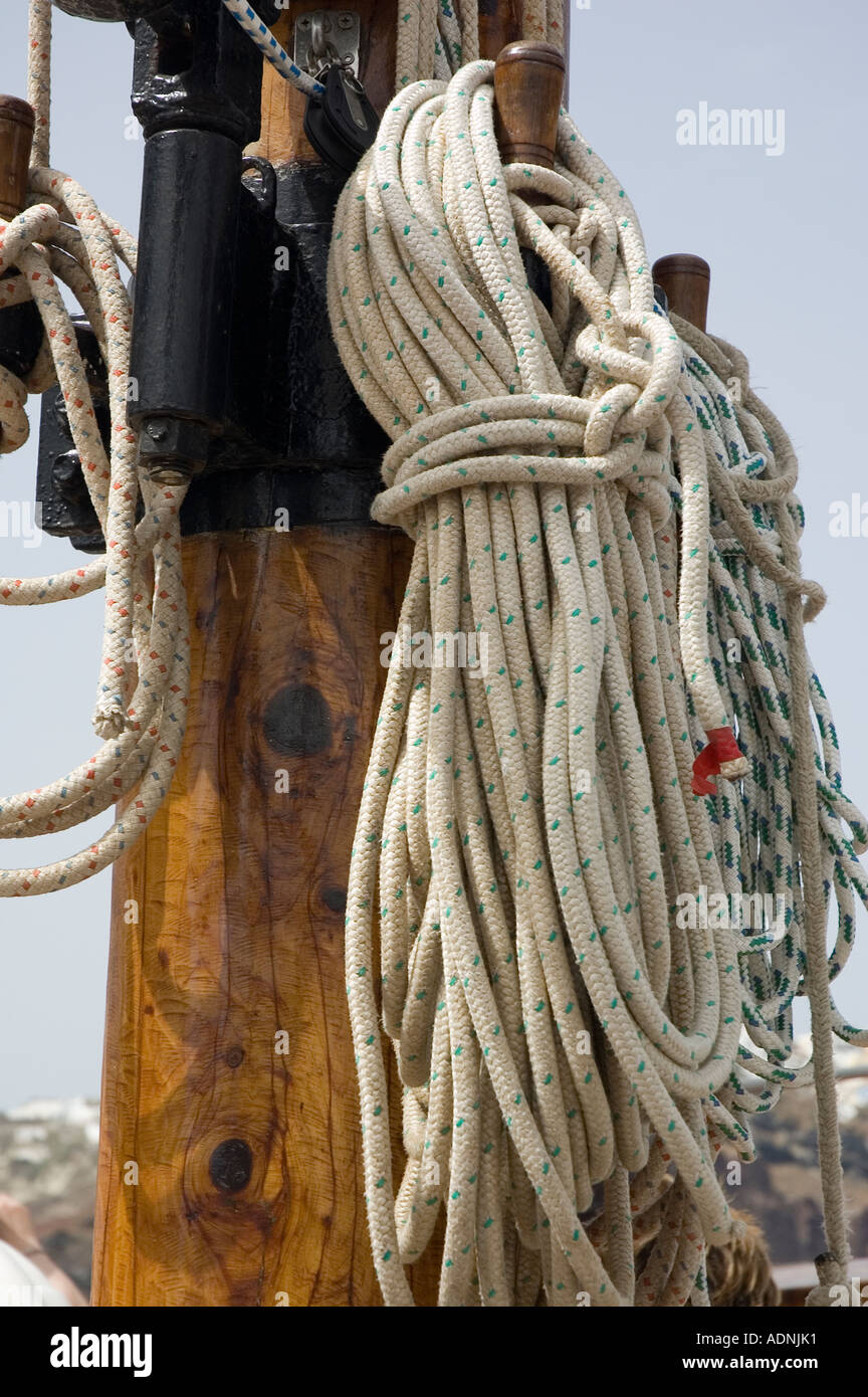 Mast rope boat ship yacht hi-res stock photography and images - Alamy
