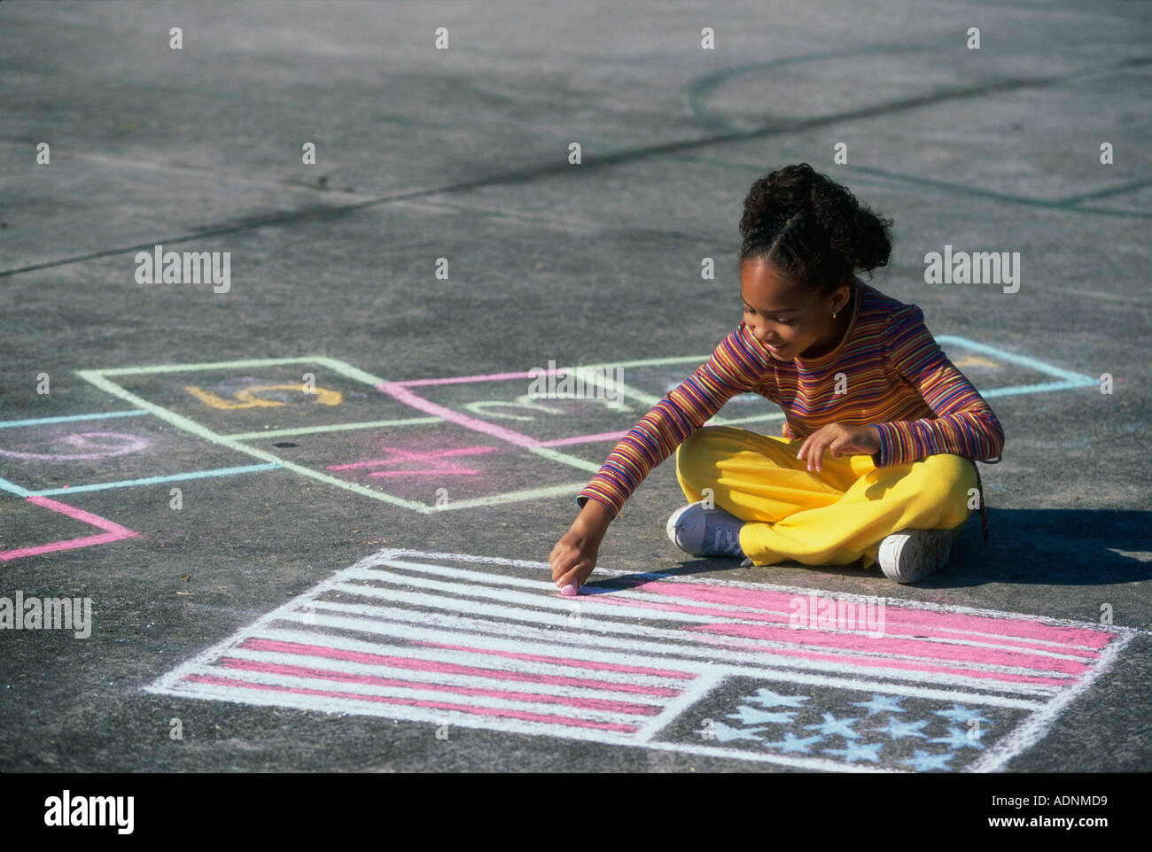 Ground drawing hi-res stock photography and images - Alamy
