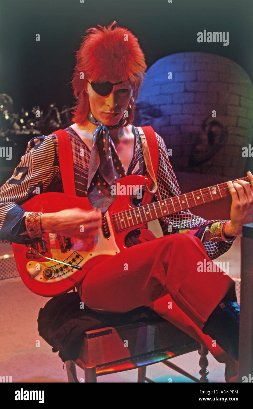 David bowie aladin sane hi-res stock photography and images - Alamy