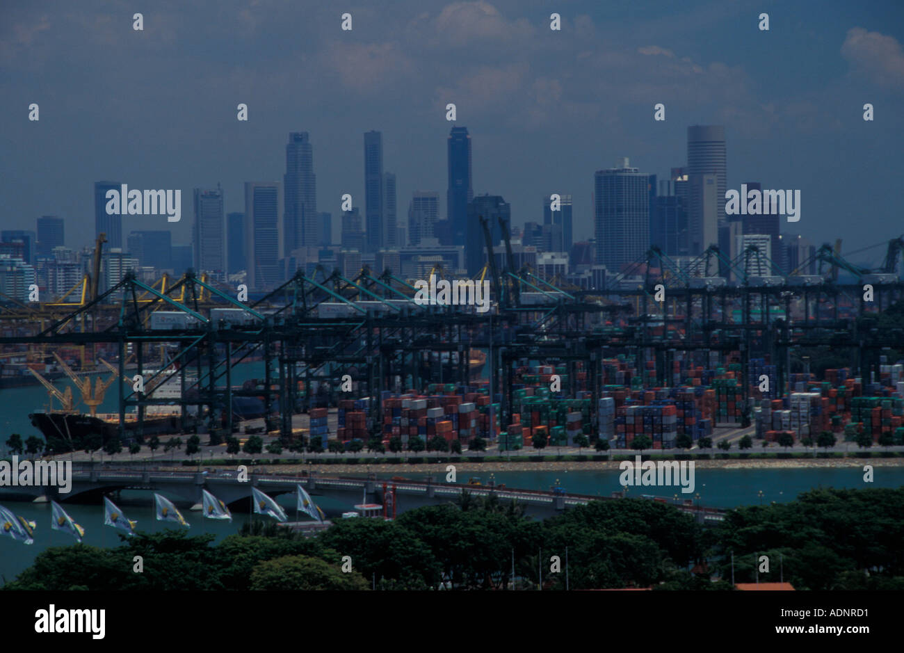 Singapore skyline containers hi-res stock photography and images - Alamy