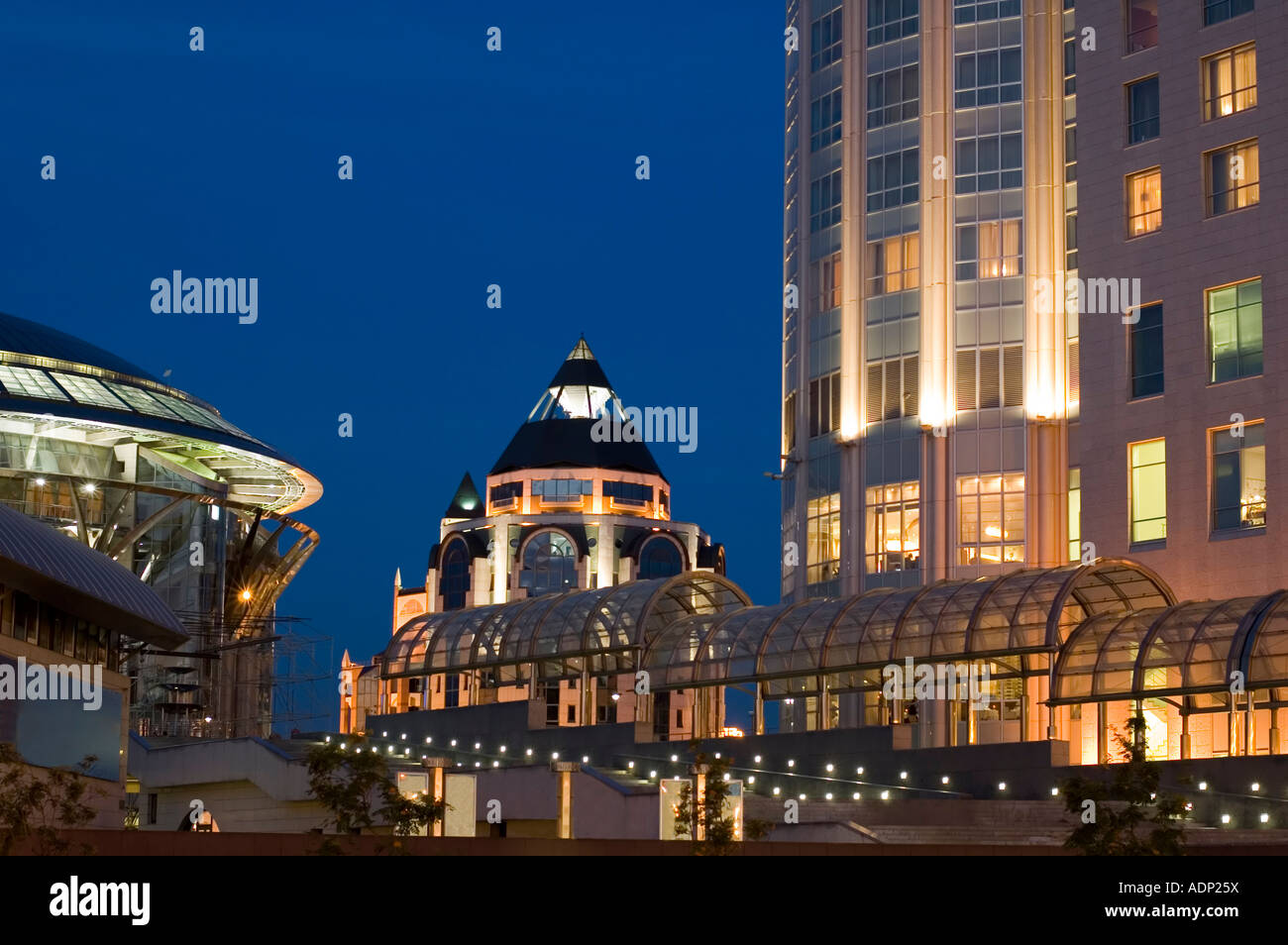 Modern house night front elevation hi-res stock photography and images ...