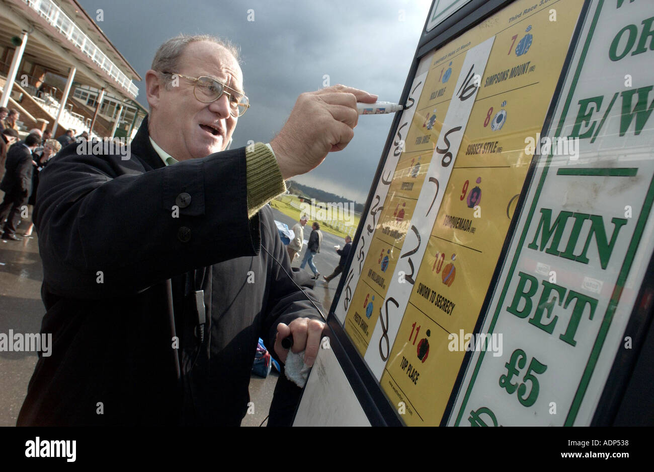Bookmaker racecourse hi-res stock photography and images - Alamy