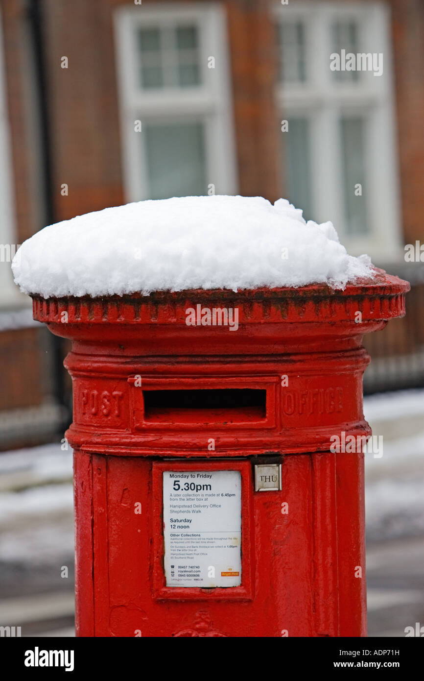 London letter boxes hi-res stock photography and images - Alamy